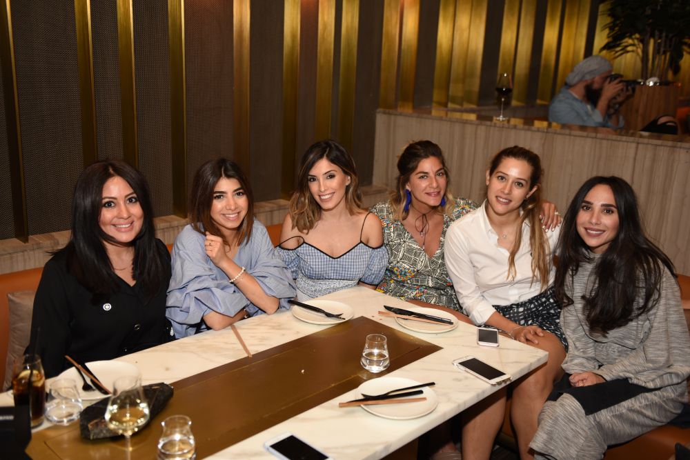 ديزيرت مانوكان تستضيف عشاء حميما ومؤثّرا للأزياء في مطعم “بلاي” – مشاهير